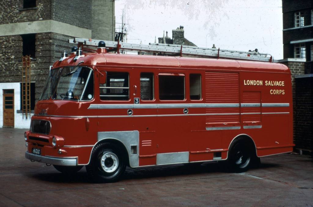 The Hampton Court fire. March 1986. – A retired London Fireman